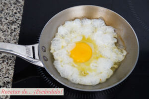 Aprende cómo hacer un huevo frito perfecto, con trucos y consejos ...