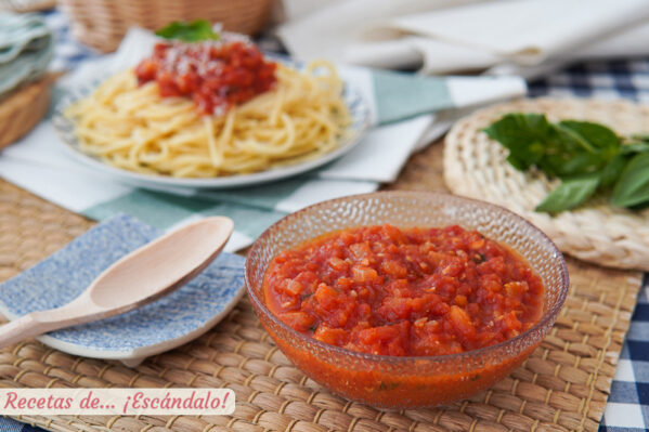 Salsa napolitana casera para pasta. Receta tradicional italiana ...